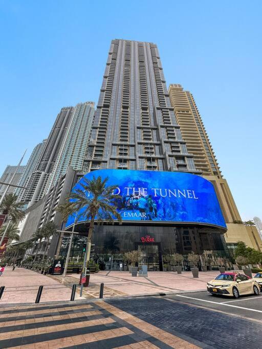 FIRST CLASS Modern 2BR Apartment with Burj Khalifa & Skyline Views ...