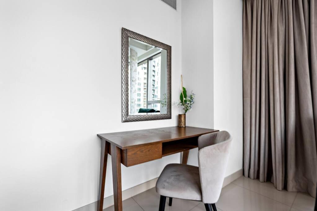 FIRST CLASS Modern 2BR Apartment with Burj Khalifa & Skyline Views ...