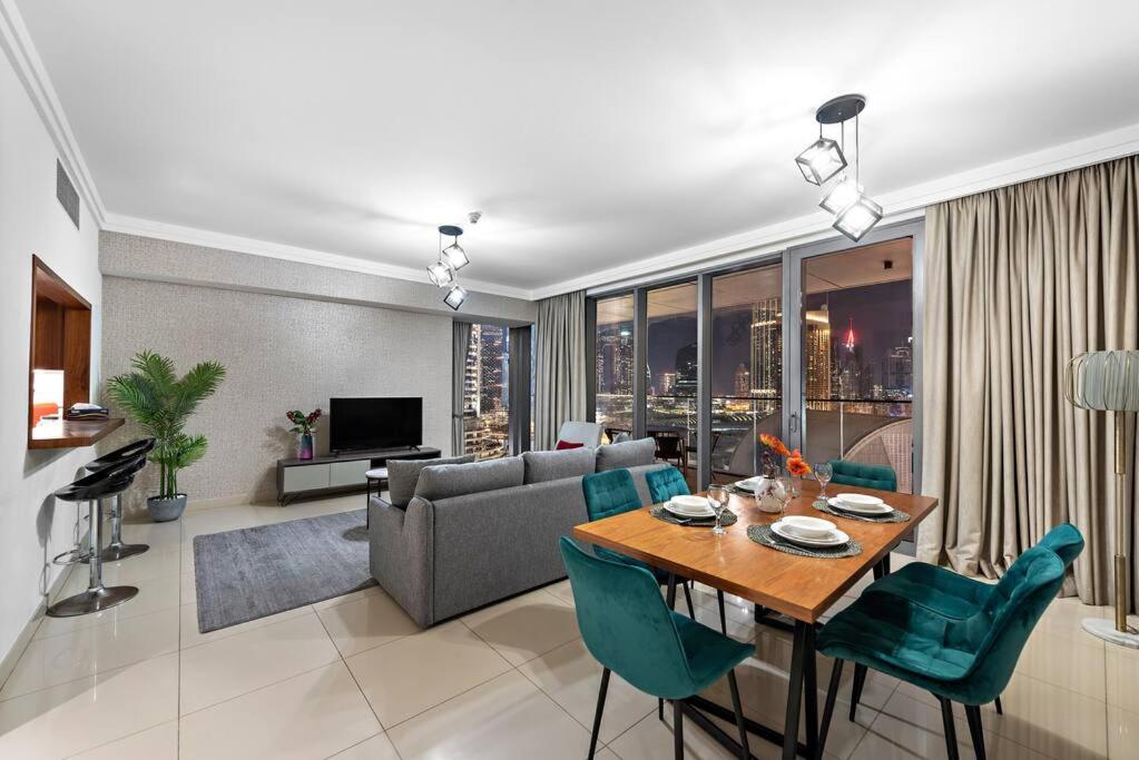 FIRST CLASS Modern 2BR Apartment with Burj Khalifa & Skyline Views ...