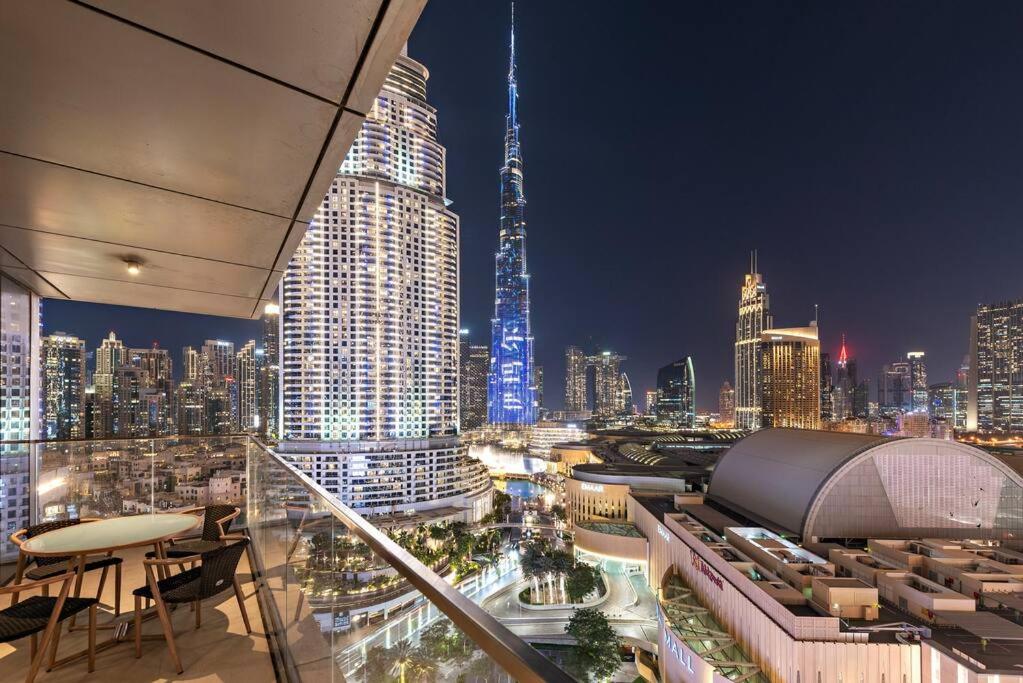 FIRST CLASS Modern 2BR Apartment with Burj Khalifa & Skyline Views ...