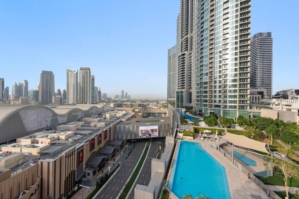 FIRST CLASS Modern 2BR Apartment with Burj Khalifa & Skyline Views ...