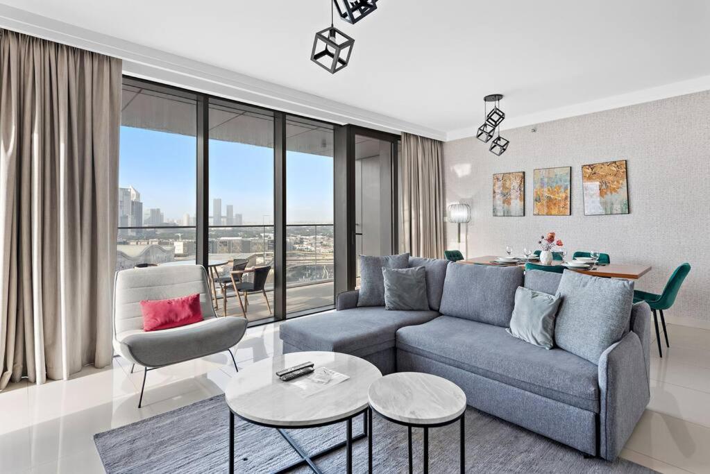 FIRST CLASS Modern 2BR Apartment with Burj Khalifa & Skyline Views ...