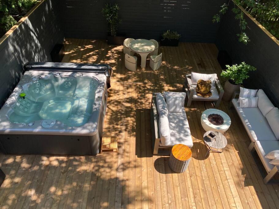 The One - Outdoor Jacuzzi & Indoor Elevator, Markham (precios ...