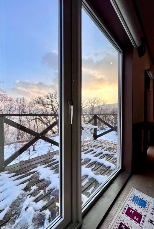 The Lobs, Lake Toya "former Yellow House by Lake Toya", Tōya (updated ...