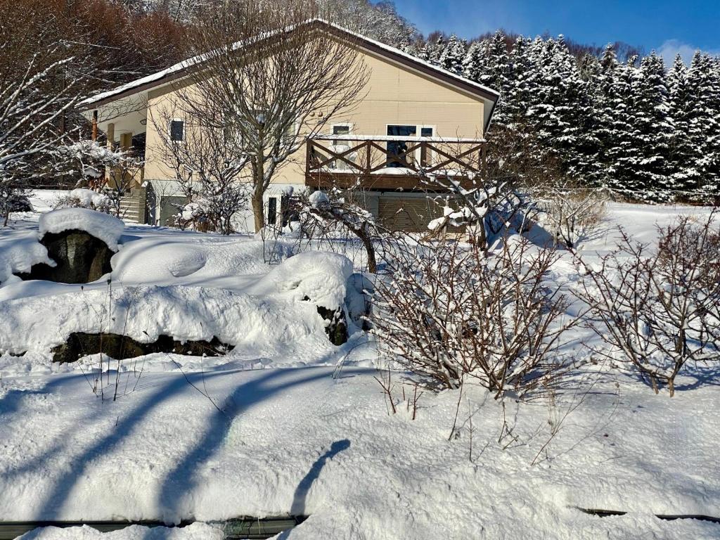 The Lobs, Lake Toya "former Yellow House by Lake Toya", Tōya (updated ...