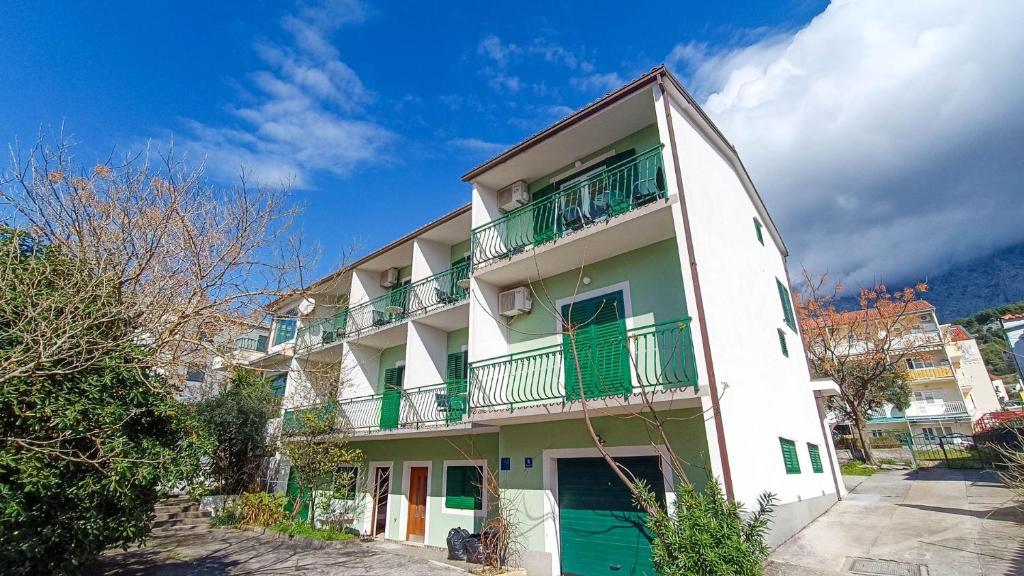 Apartments Ines - 15 meters from the beach, Promajna (updated prices 2026)