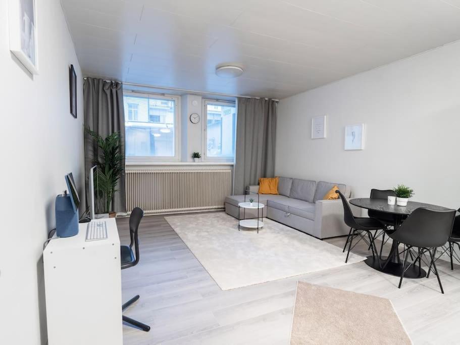 Cozy roomy studio flat next to tram stop @ Kallio, Helsinki (updated ...