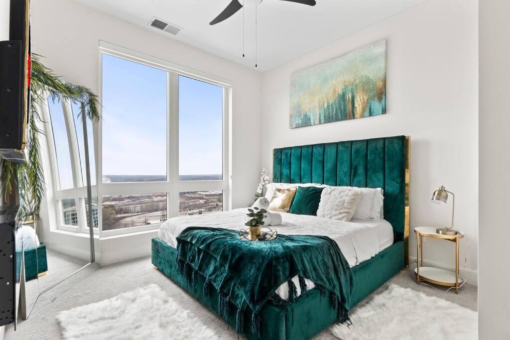 NEW! Emerald SkyLoft Penthouse Kingbed, Atlanta (updated prices 2026)