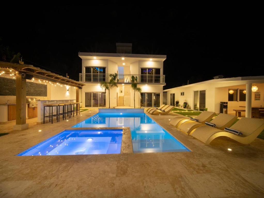 Green Palace - 7br Luxury Villa in Sosua 3mins from strip plus 24hr ...