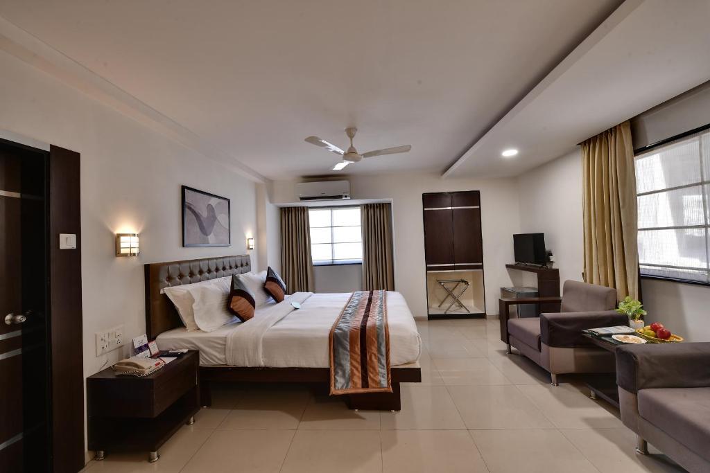 Click Hotel Yuvraj, Surat (updated prices 2024)