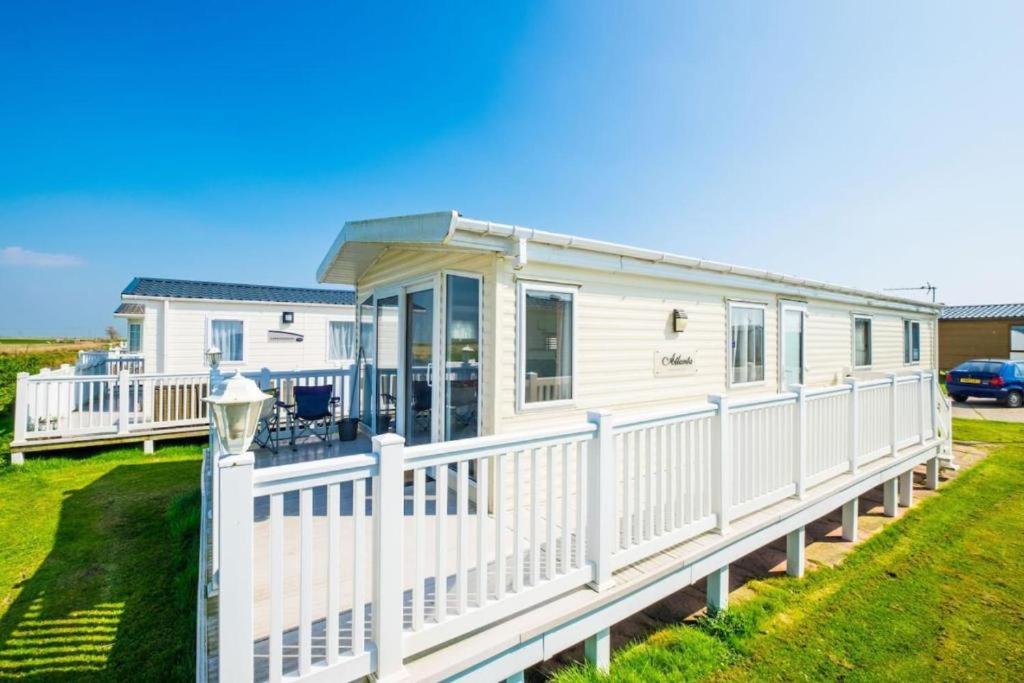 MP510 - Camber Sands Holiday Park - 3 Bed - Sleeps 8 Gated Deck ...