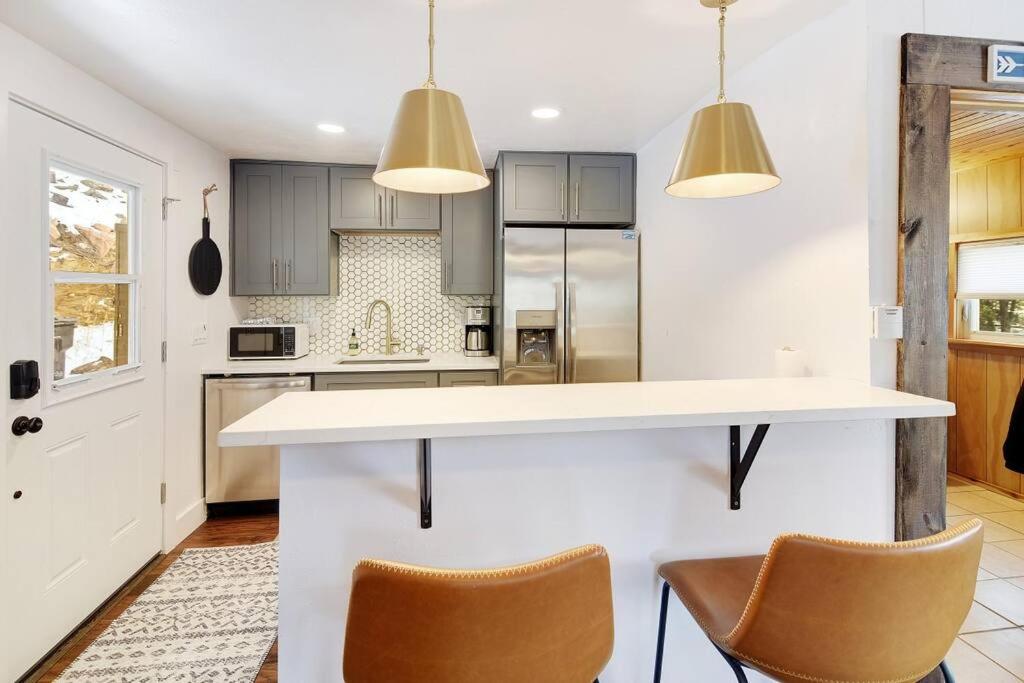 Skipper's Cabin, Pine (updated prices 2026)