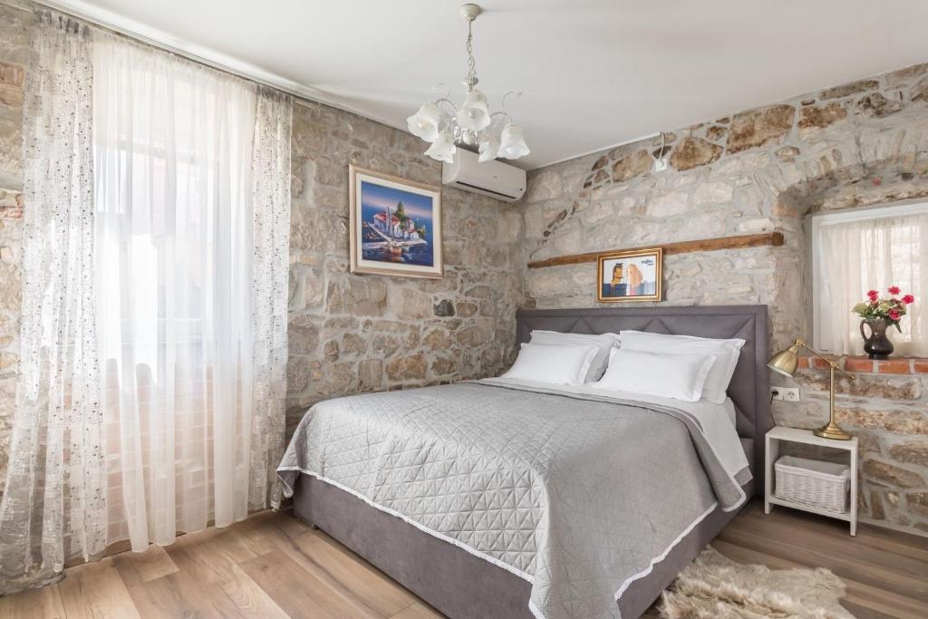 Apartments and Rooms Petra, Split (updated prices 2025)