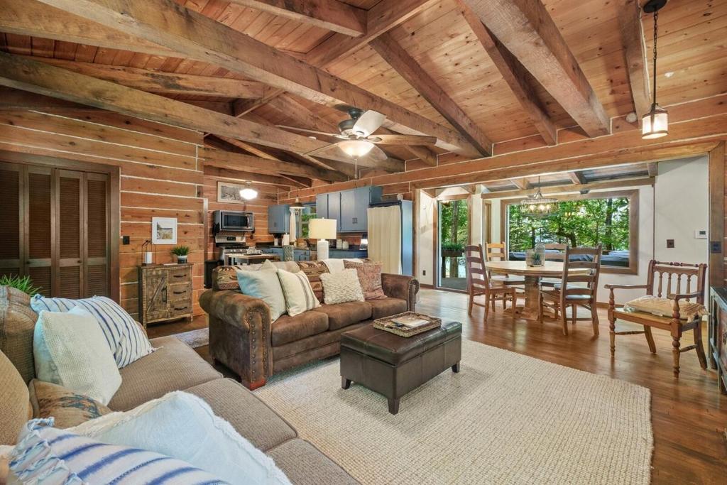 Sunset Cabin - Secluded retreat on Beaver Lake, Rambo Riviera (updated ...