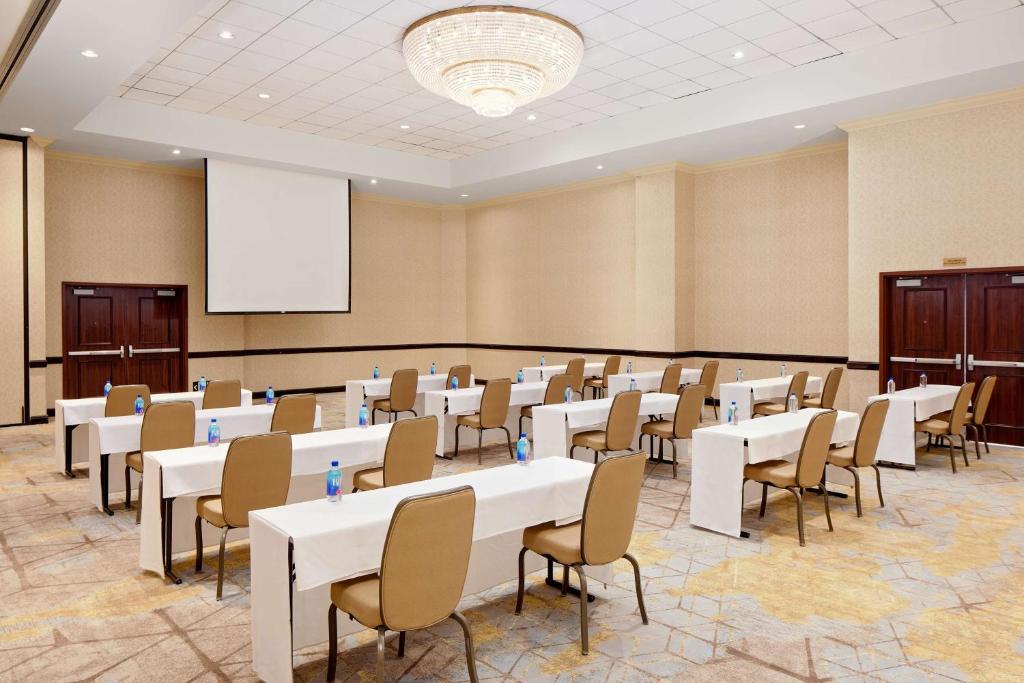 Hotel Zessa Orange County Airport, a DoubleTree by Hilton, Santa Ana ...