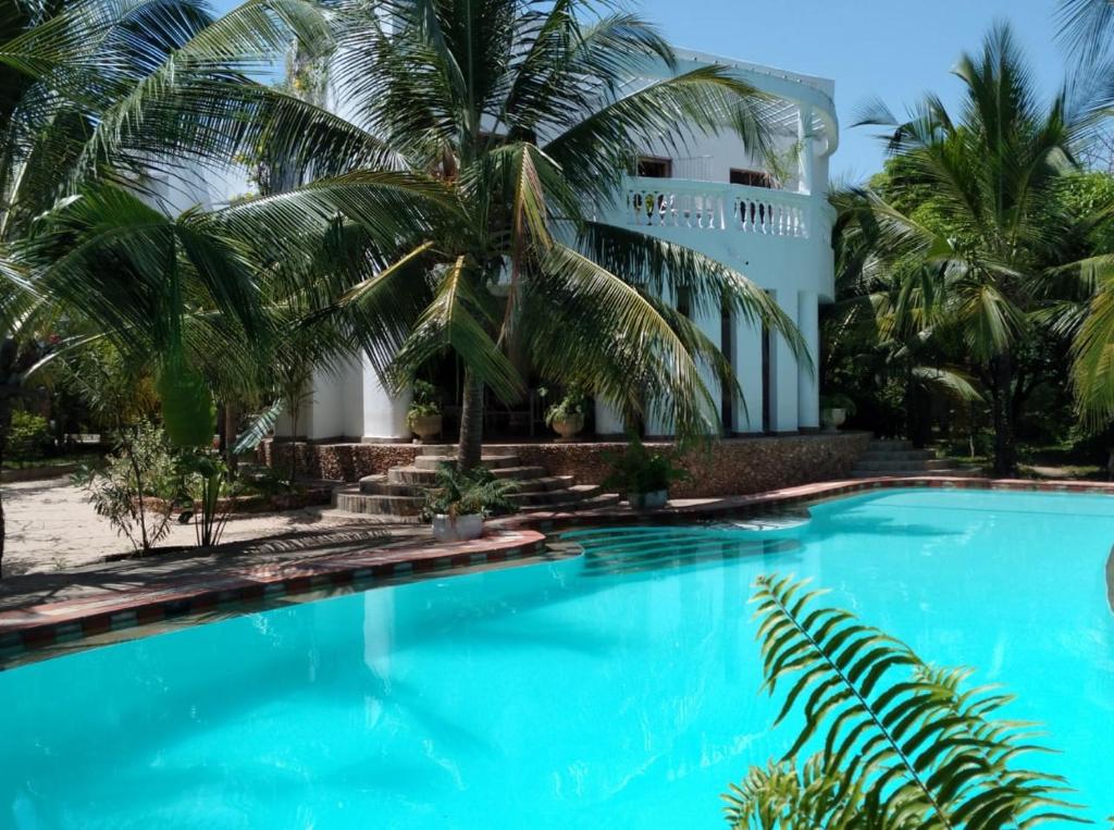 Mwezi Nyota, Malindi (updated prices 2025)