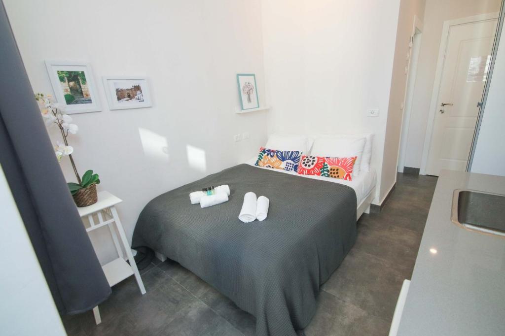 Gabriel Apartments - JAFFA Street 214 Suits + Balcony, Bet HaKerem ...