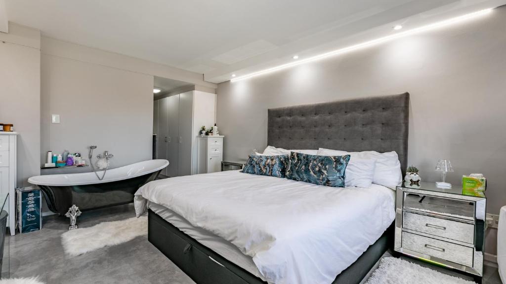 Sea Point Apartment @ The Centurion, Cape Town (updated prices 2024)
