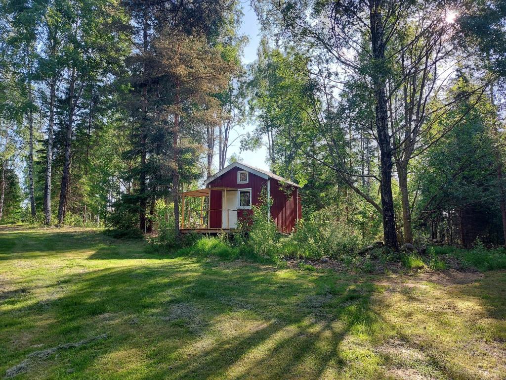 Gemütliches Ferienhaus Trean im Wald am See, Torestorp (updated prices ...