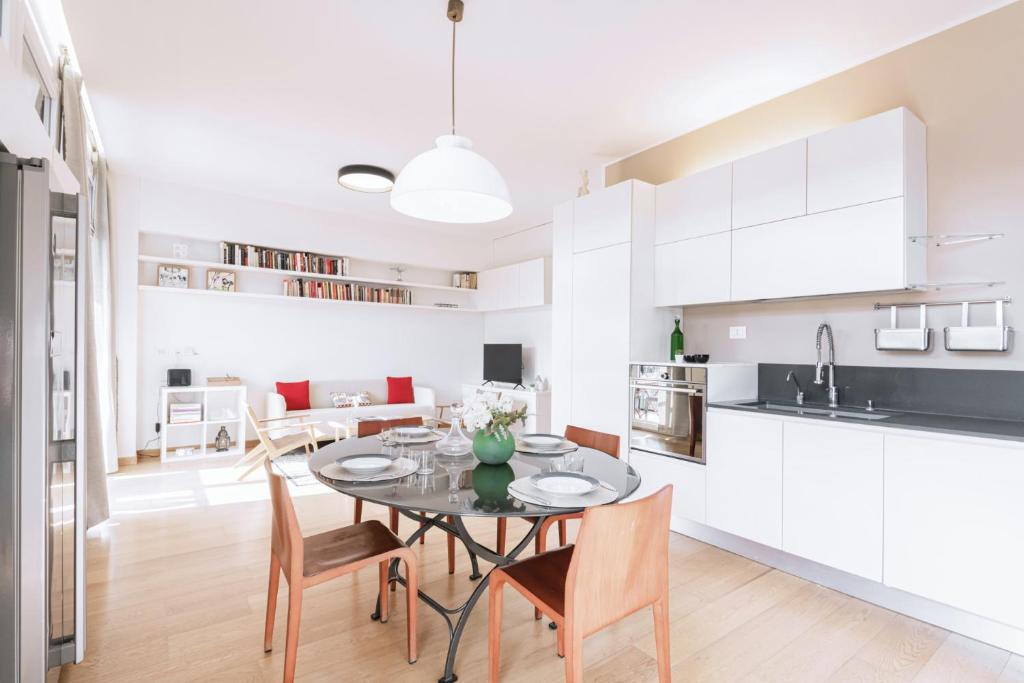 Easylife - Stile ed eleganza in Sant'Agostino, Milan (updated prices 2025)