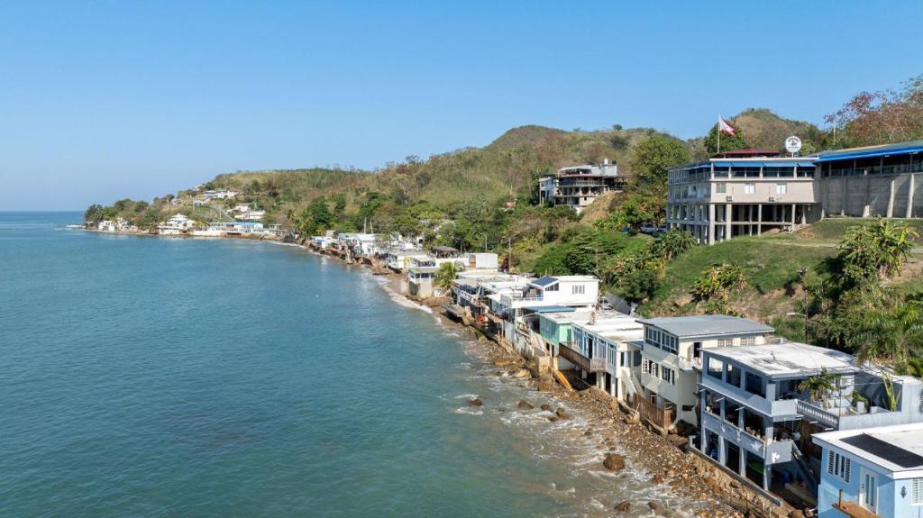 AIleen Beach House, Anasco (updated prices 2025)