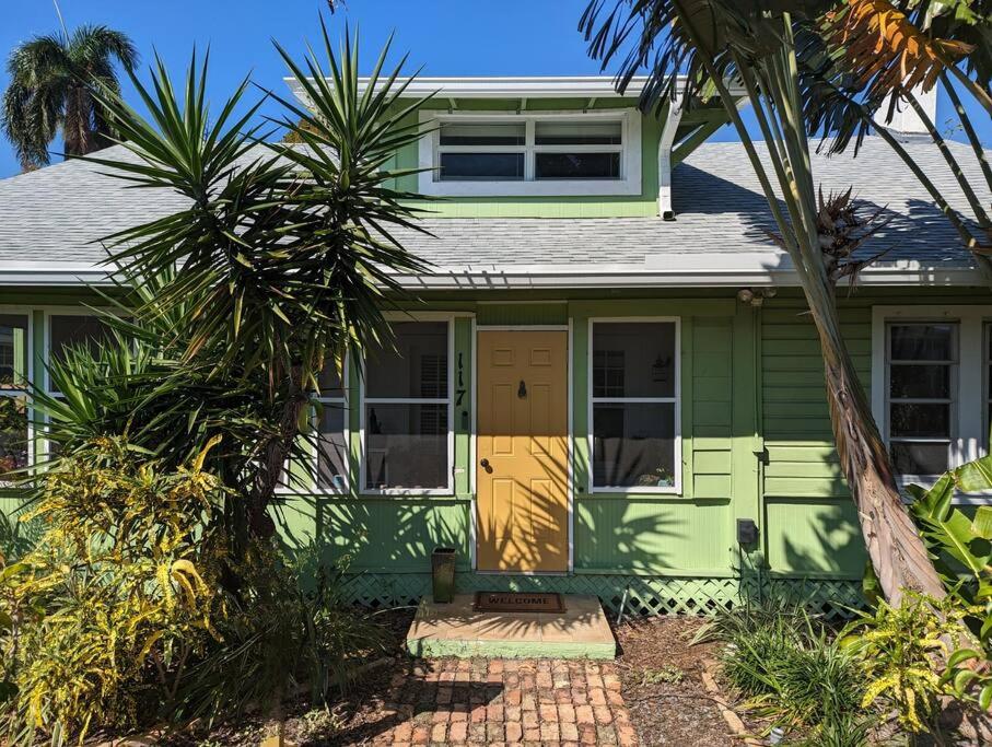 Cozy Cottage Blocks From The Beach 2nd Floor Studio, Lake Worth ...