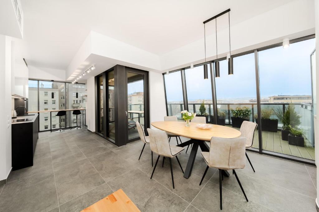 Hanza Tower Apartment no. 701 - Swimming pool, jacuzzi, terrace ...