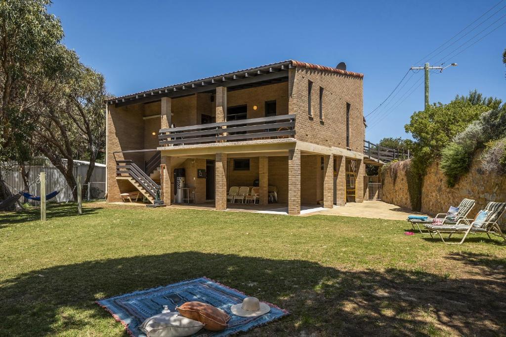 Ocean Close - Spacious Beach House, Guilderton (updated prices 2026)