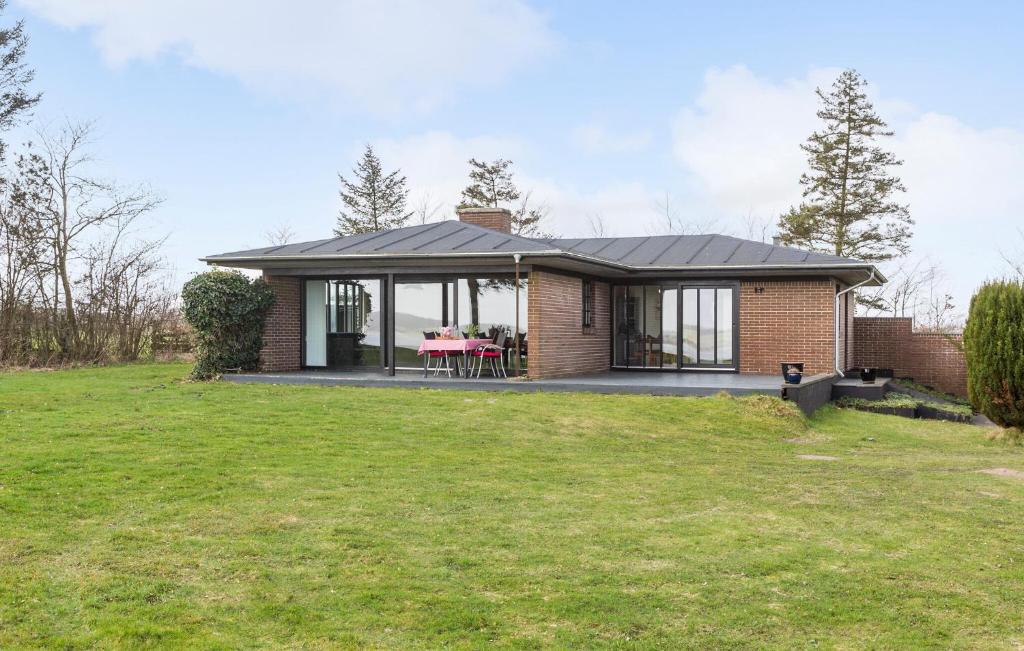 Awesome Home In Roslev With Kitchen, Roslev (aktualisierte Preise für 2025)