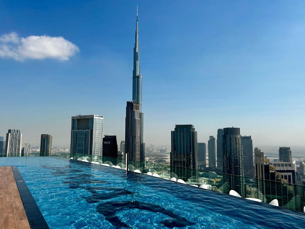 High Floor Burj Khalifa & Sea View with stunning Infinity Pool, Dubai ...