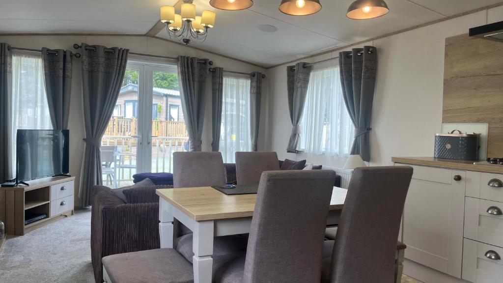 Immaculate 3-Bed Lodge in Out Rawcliffe, Great Eccleston (updated ...