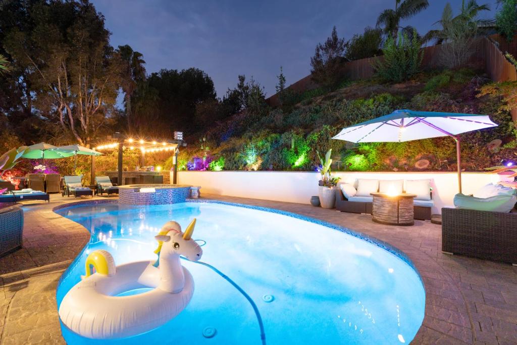 Luxury 5 star resort like dream home new 2023 AC private pool spa close ...
