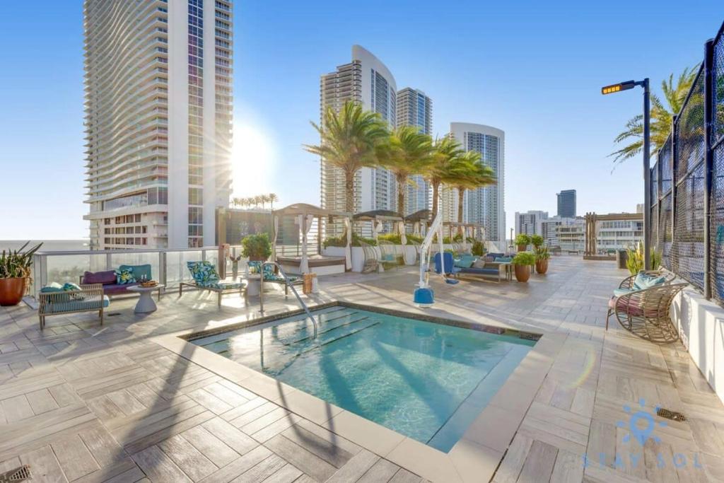 High Floor with Stunning Views Amazing Pools, Hollywood (updated prices ...