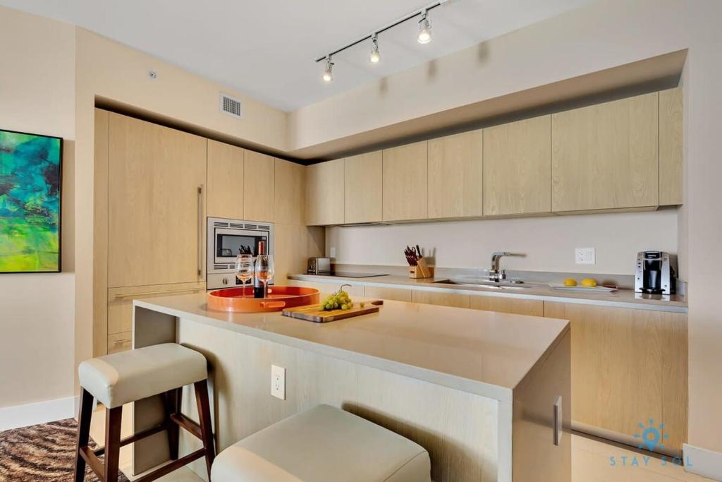 Insane Ocean View Balcony Beachfront Resort Pool, Hollywood (updated ...