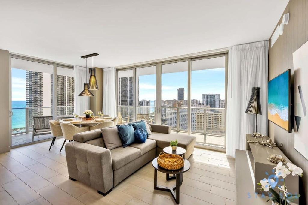 Wrap Around Balcony Insane Views Amazing Pools, Hollywood (updated ...