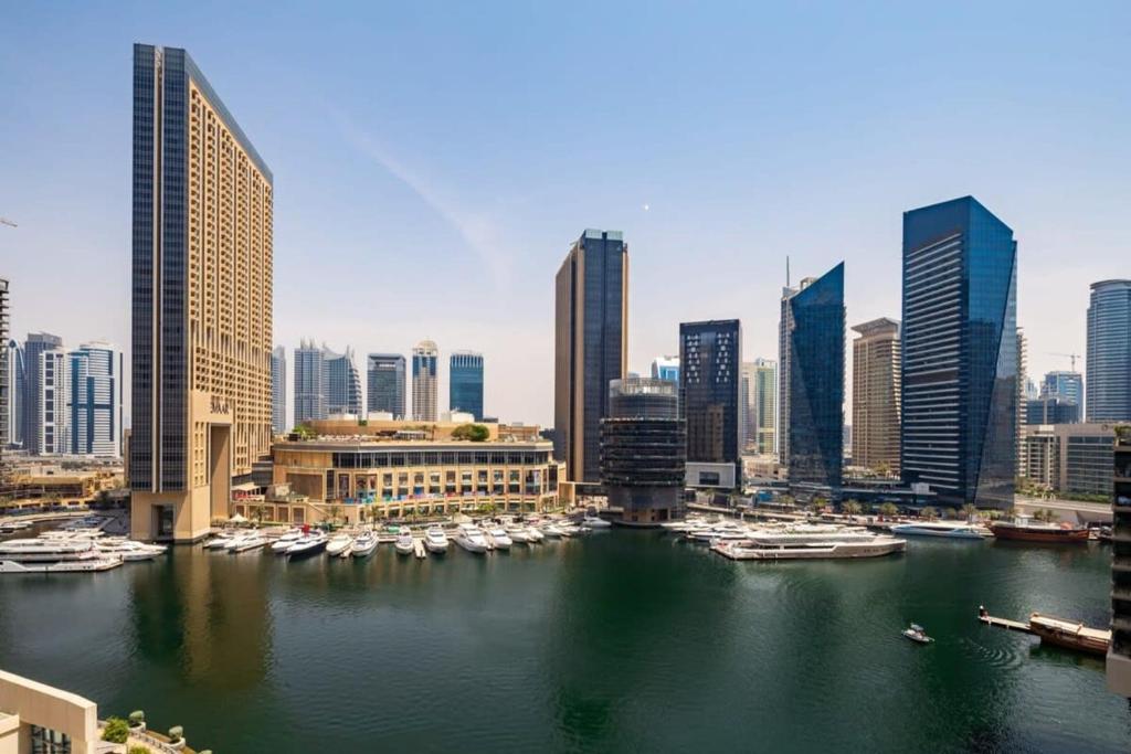 Frank Porter - Bay Central, Dubai (updated prices 2025)