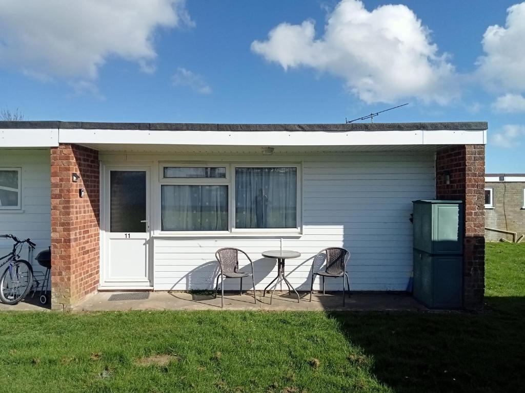 Cosy 2 Bed chalet Florida Holiday Park, Hemsby, Hemsby (updated prices ...