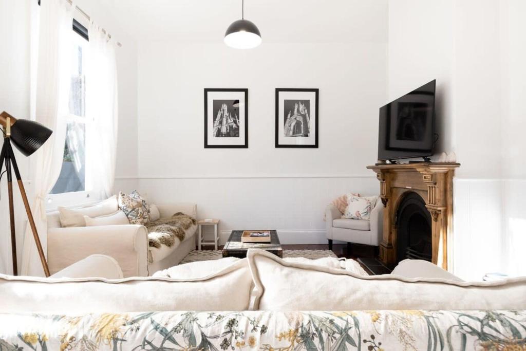 Charming Cottage Nestled in A Prime Location, Launceston (updated ...