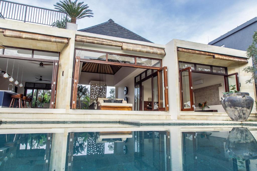 Spacious and Luxury Modern Villa with Huge Garden and Pool, Ubud ...