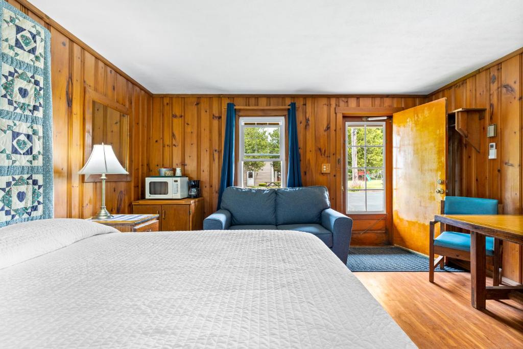 Lakeview on the Lake, North East (updated prices 2025)