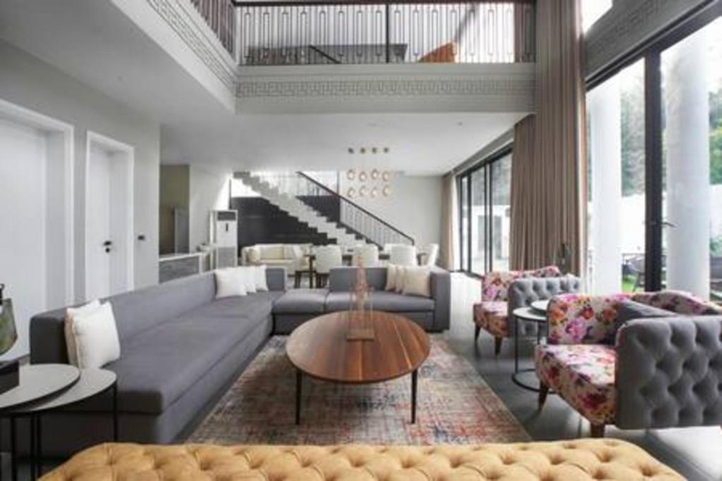 Moon Forest 2 · Luxurious 5BHK Villa in Assagao, Goa (precios ...