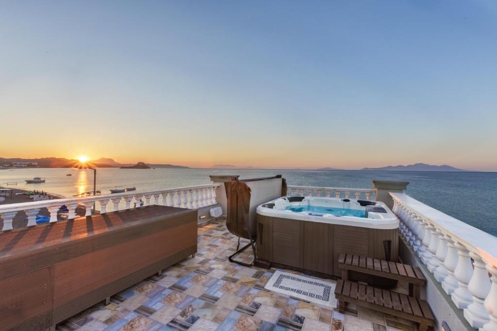 Beachfront Villa Valeria, Jacuzzi, BBQ, Kefalos (precios actualizados 2025)