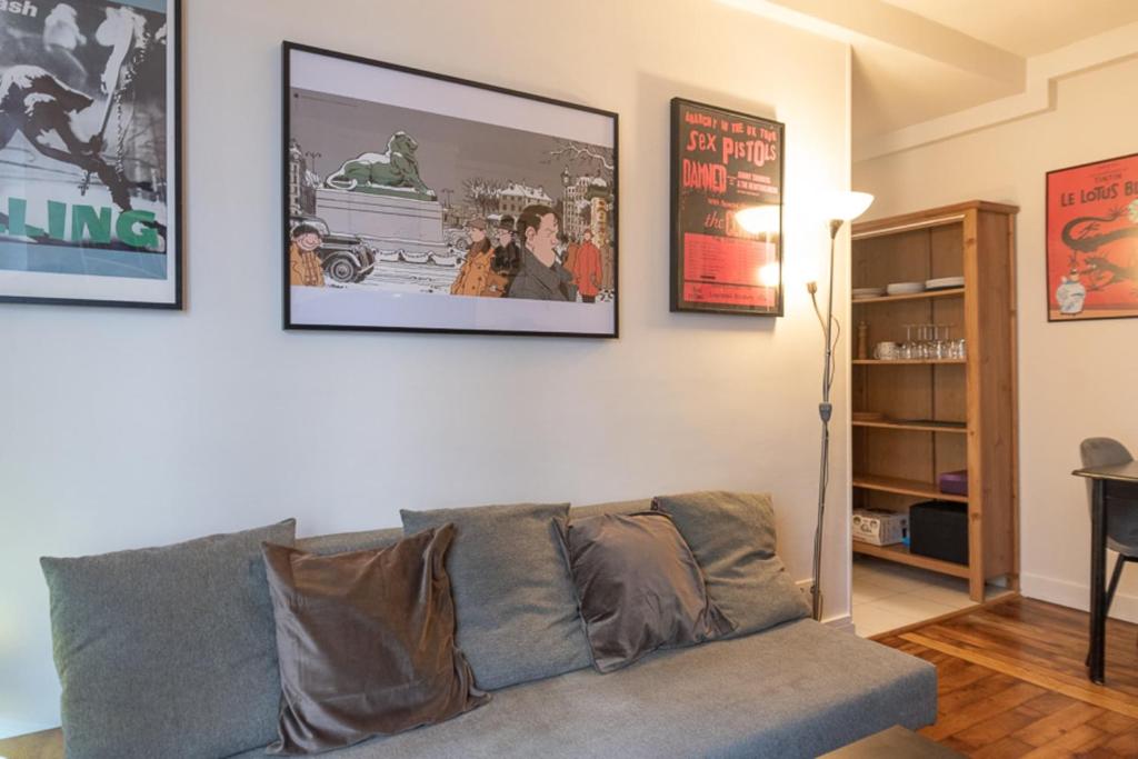 Charming T2 facing the Seine, Paris (updated prices 2025)