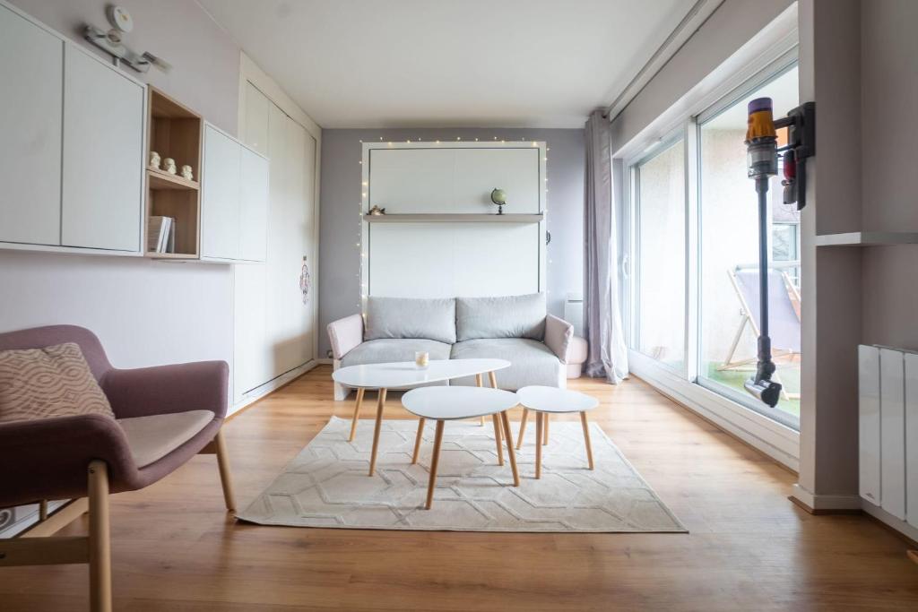 Cosy studio with balcony, Paris (updated prices 2024)