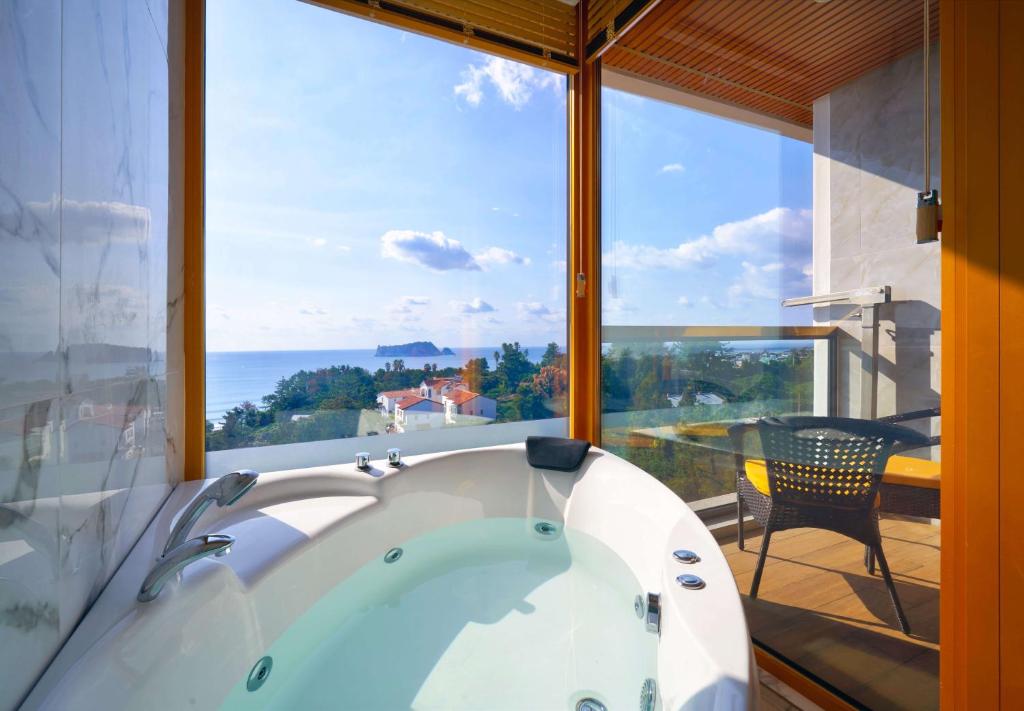 GoldOne Hotel & Suites, Seogwipo (updated prices 2026)