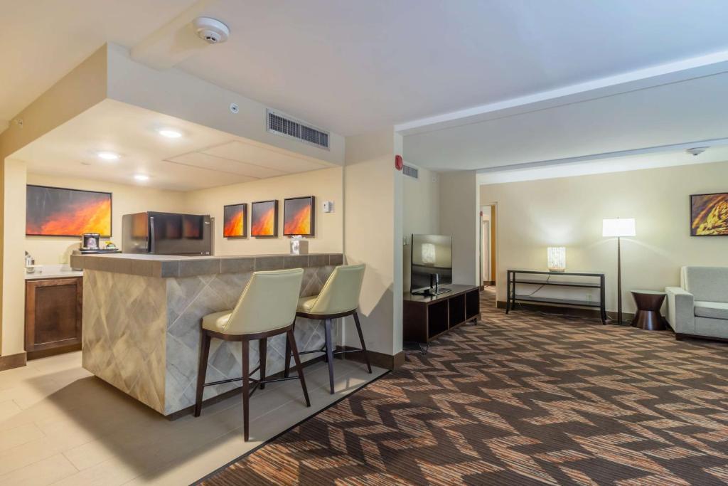 DoubleTree by Hilton Lawrence, Lawrence (updated prices 2025)