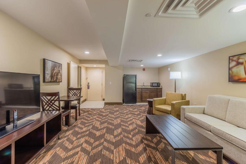 DoubleTree by Hilton Lawrence, Lawrence (updated prices 2025)