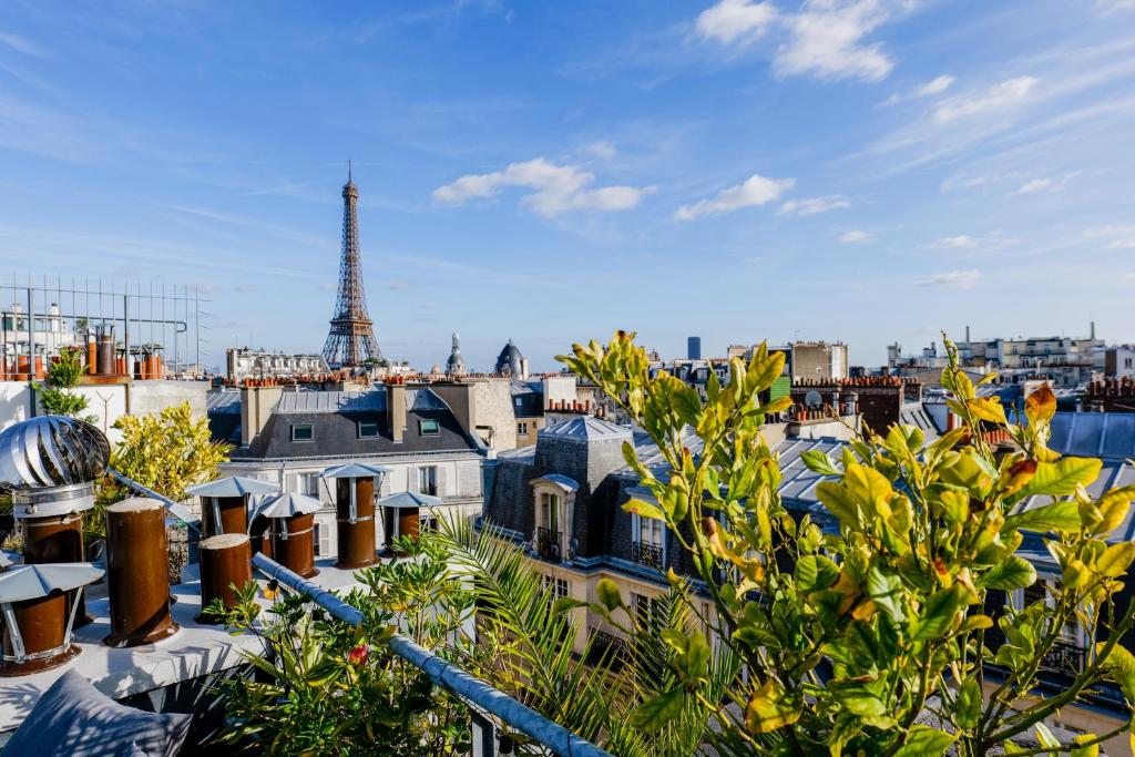 Luxury Penthouse Rooftoop Eiffel Tower view - EM02, Paris (updated ...