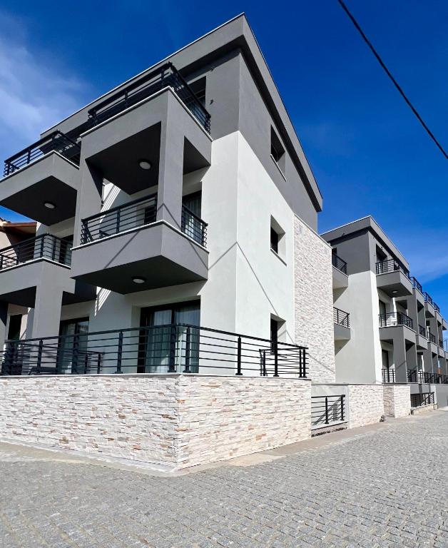 Four Shades Luxury Suites, Sarti (updated prices 2025)