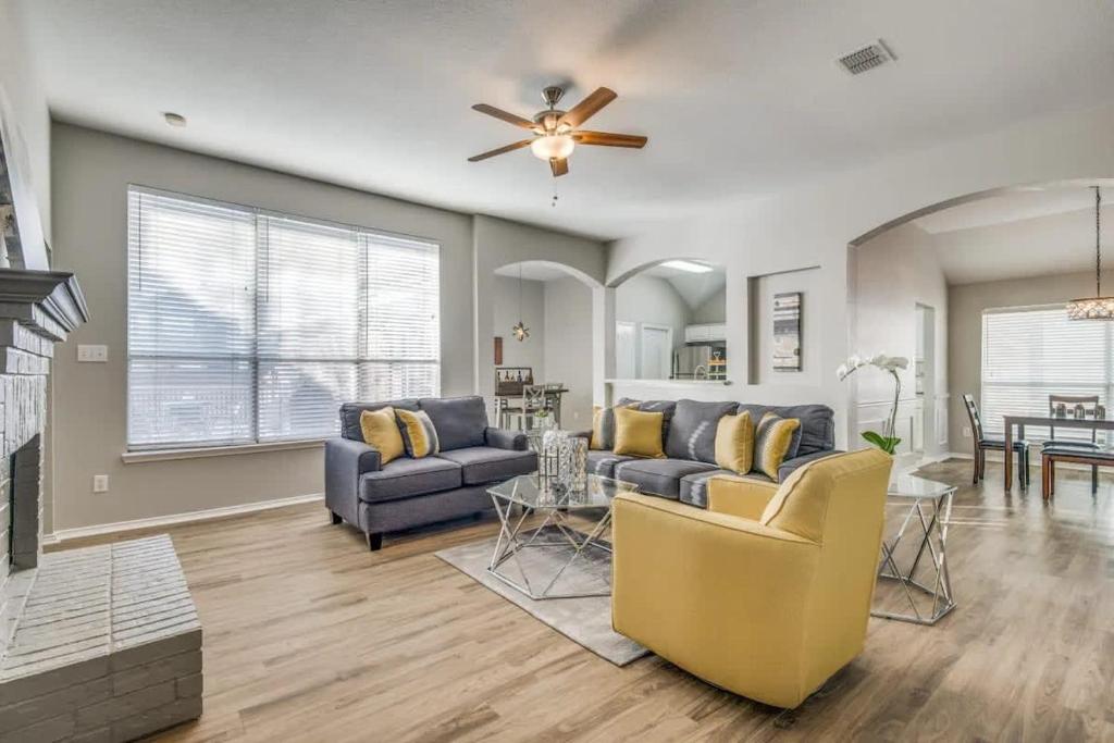 Frisco Spacious & Cozy Bling Home by Aya, Frisco (updated prices 2024)